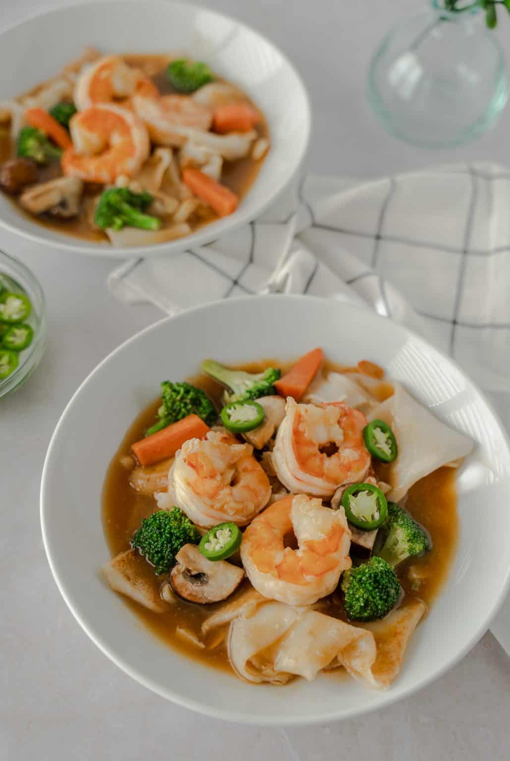 Thai Noodles with Gravy (Rad Nad)