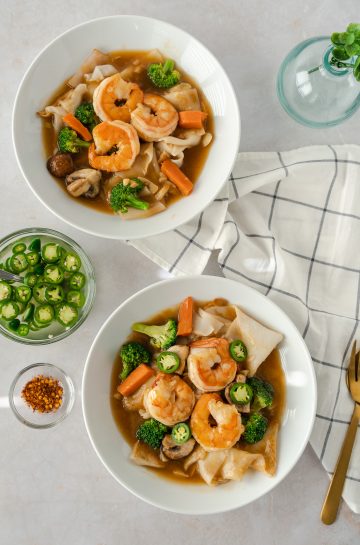 Thai Noodles with Gravy (Rad Nad)