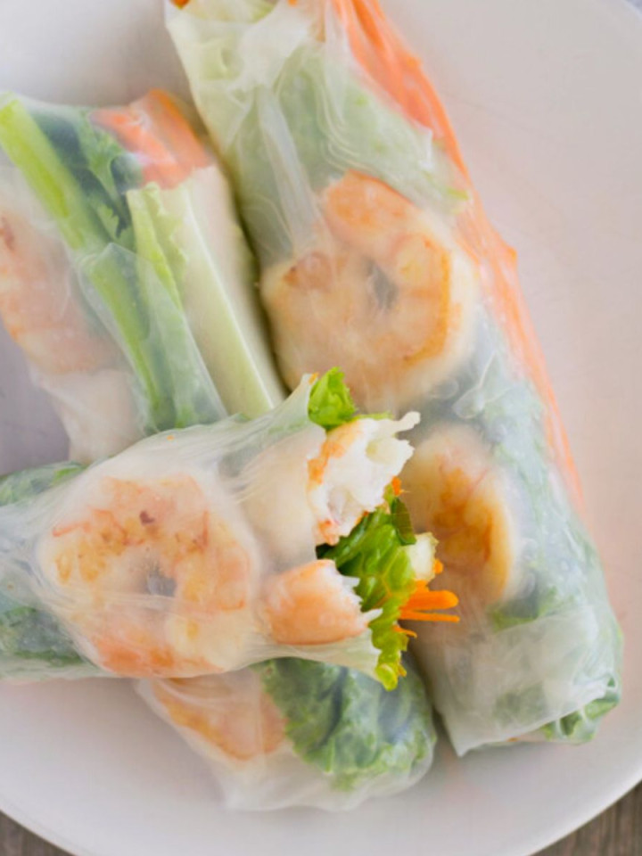 Shrimp Rice Paper Rolls with Peanut Dipping Sauce | Thai Caliente