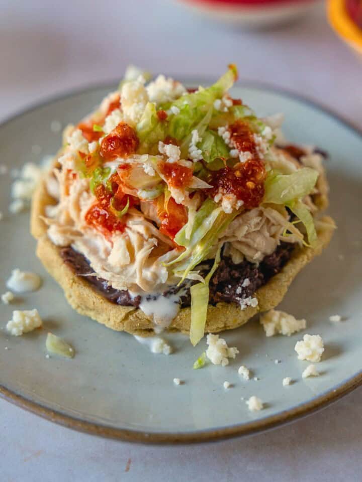 Sopes de Pollo | Thai Caliente