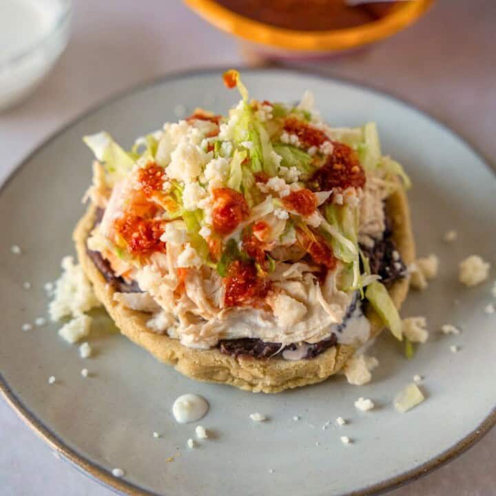 Sopes de Pollo | Thai Caliente